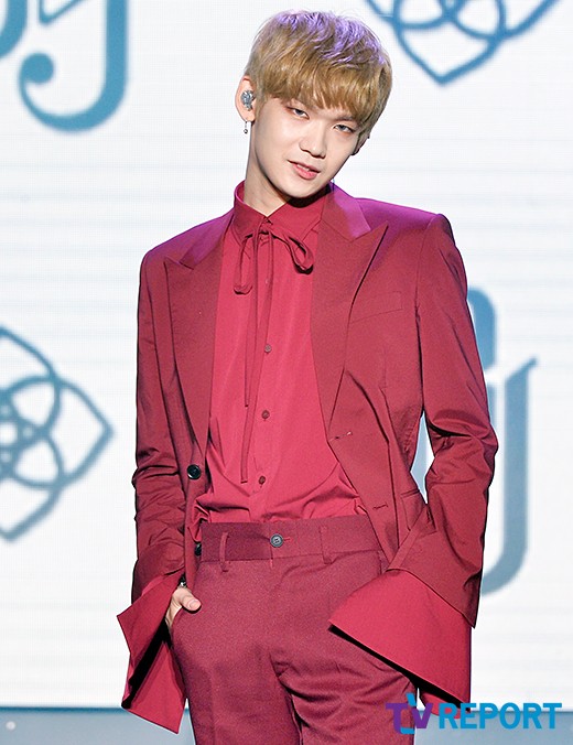 [T포토] JBJ 켄타 '섹시한 눈빛'