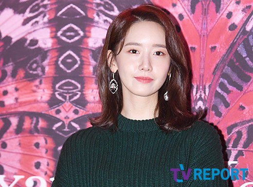 [t포토] 윤아 빛나는 물광 피부
