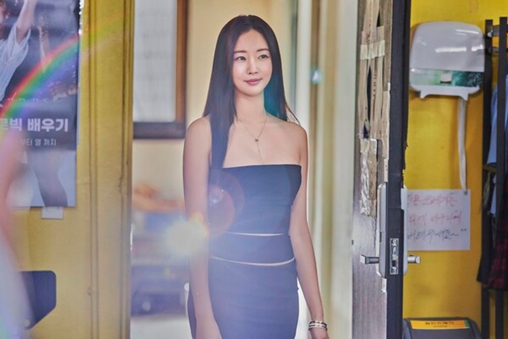 '47세' 김사랑, 가슴 훅 파인 드레스→'전설의 팬미팅' 재현까지 ('SNL 코리아') [종합]