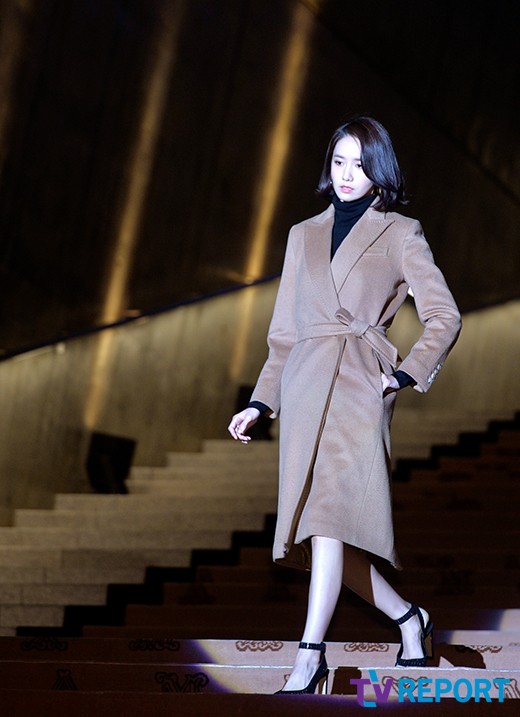 [T포토] 윤아 '조명 받으며, 영화같은 등장'